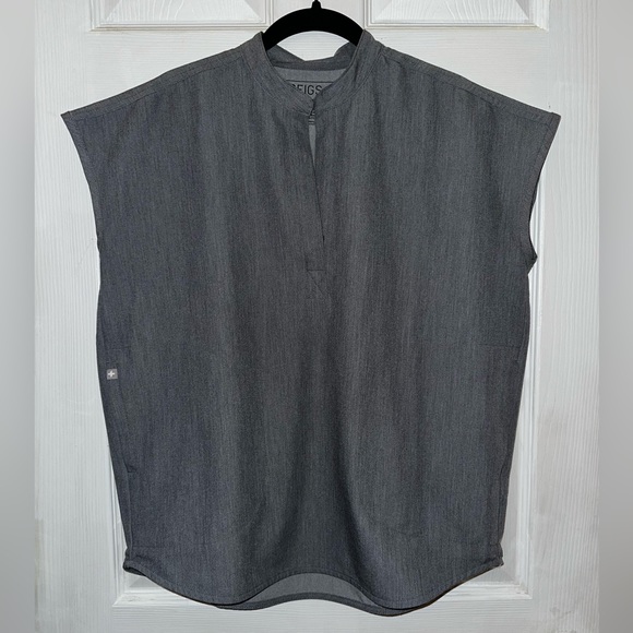 Figs | Tops | Figs Womens Rafaela Oversized Scrub Top In Graphite ...